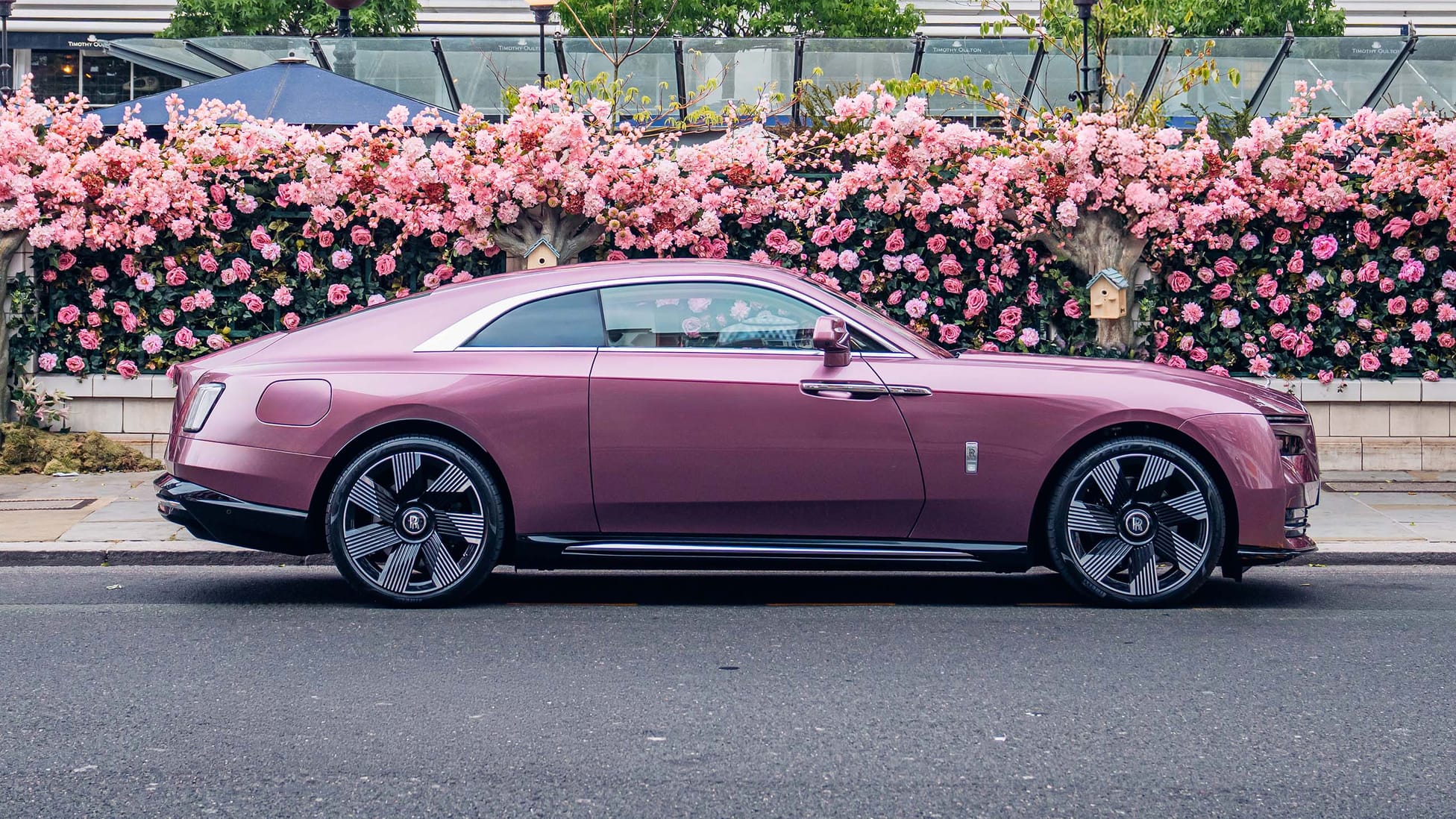 This wonderfully pink Rolls-Royce Spectre is here to celebrate the ...