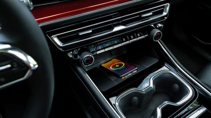 Chevrolet Traverse Interior Layout & Technology | Top Gear