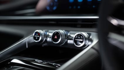 Omoda 9 Interior Layout & Technology | Top Gear