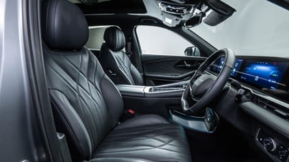 Omoda 9 Interior Layout & Technology | Top Gear