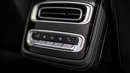 Omoda 9 Interior Layout & Technology | Top Gear