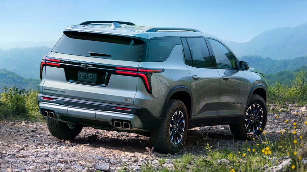 Chevrolet Traverse Interior Layout & Technology | Top Gear