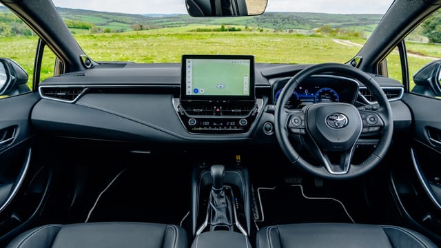 Toyota Corolla Interior Layout & Technology | Top Gear