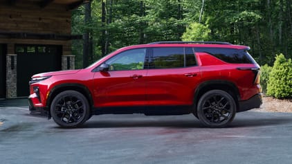 Chevrolet Traverse Interior Layout & Technology | Top Gear