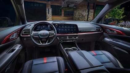 Chevrolet Traverse Interior Layout & Technology | Top Gear