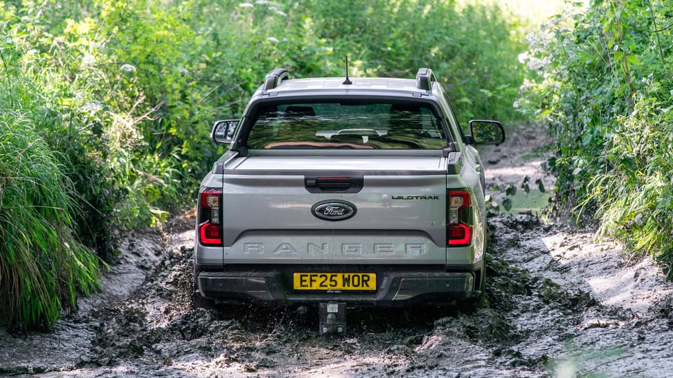 Ford Ranger Interior Layout & Technology | Top Gear