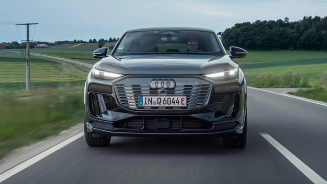 Audi Q6 Sportback e-tron Interior Layout & Technology | Top Gear