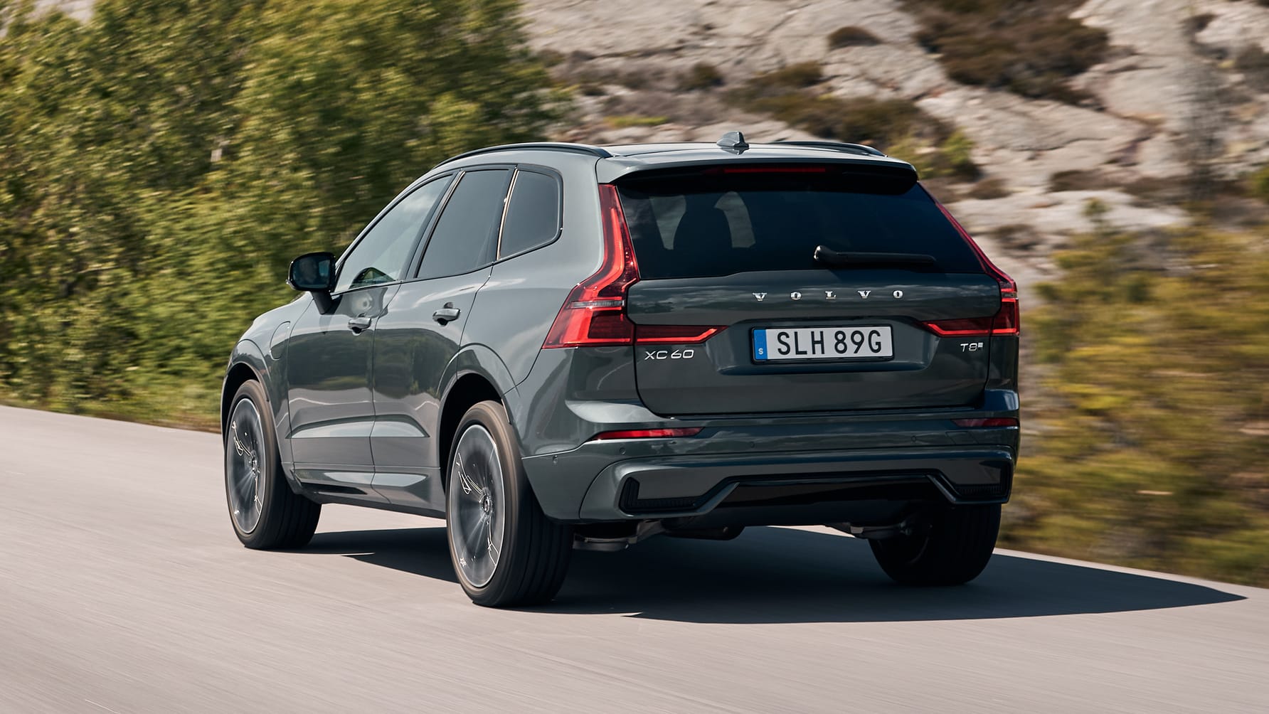 Volvo XC60 Interior Layout & Technology | Top Gear