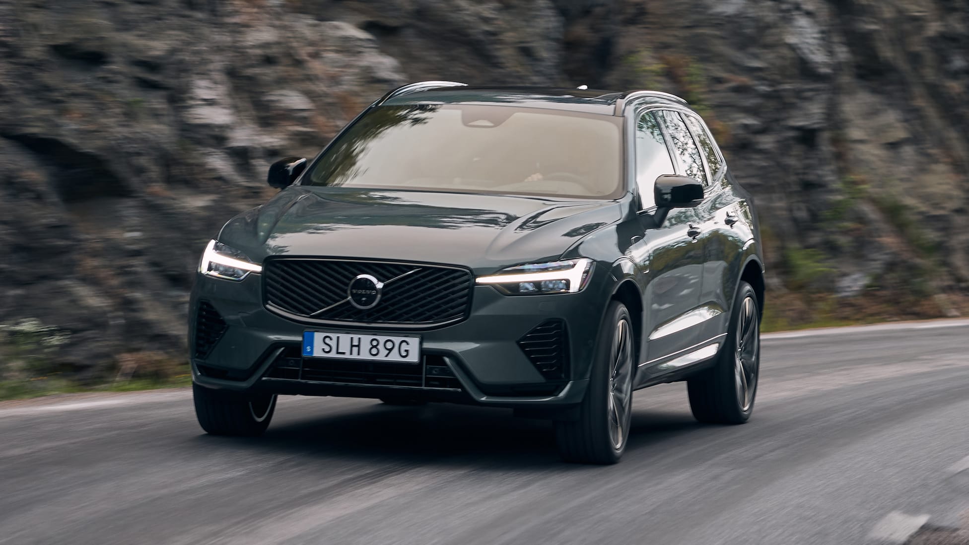 Volvo XC60 Interior Layout & Technology | Top Gear