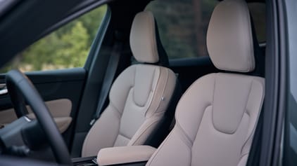 Volvo XC60 Interior Layout & Technology | Top Gear