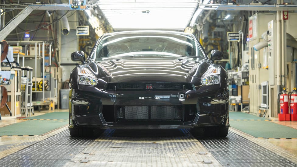 Boo! Nissan has finally built its last ever R35 GT-R | Top Gear
