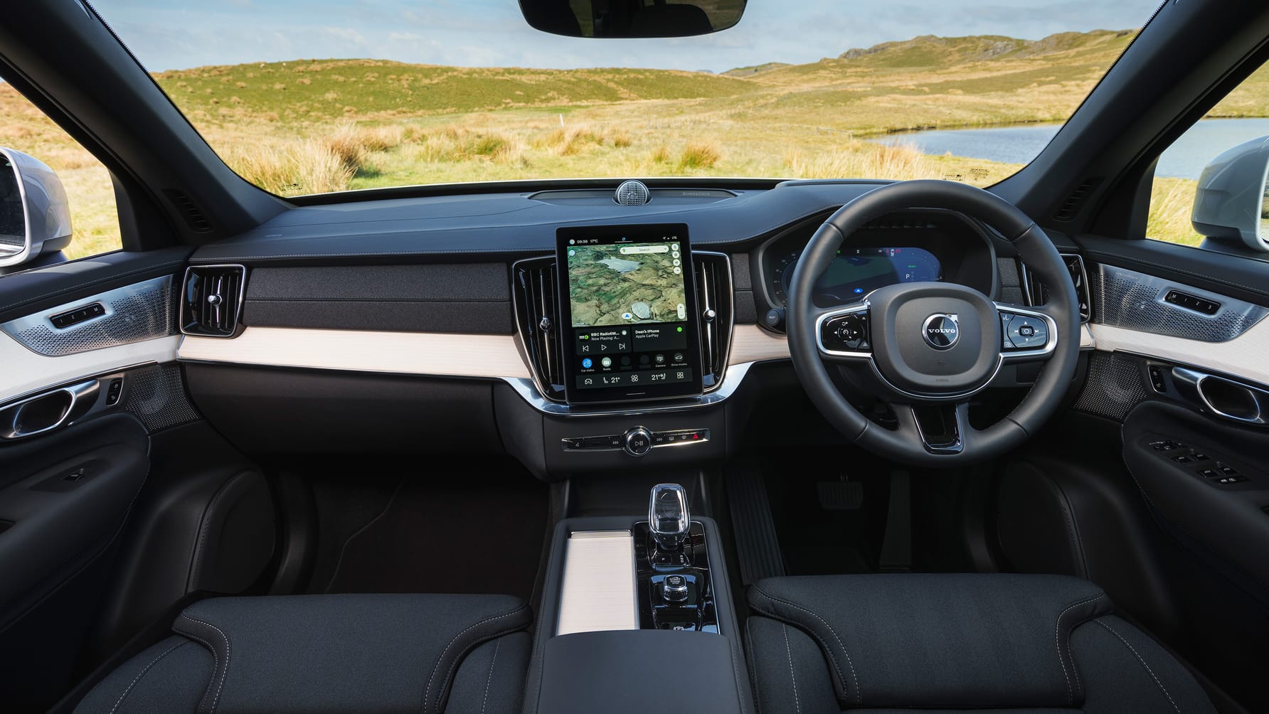 Volvo XC90 Interior Layout & Technology | Top Gear