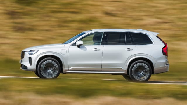 Volvo XC90 Interior Layout & Technology | Top Gear