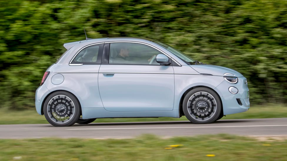 Fiat 500 Interior Layout & Technology | Top Gear