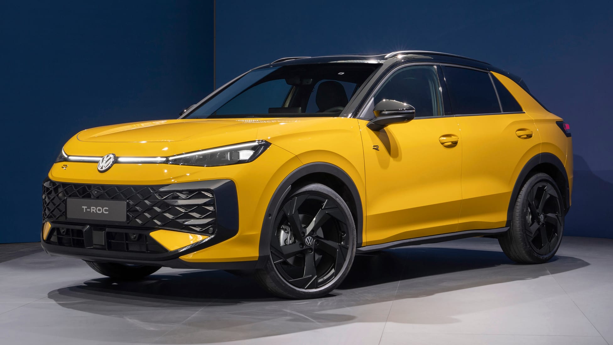 This is the all-new second-generation Volkswagen T-Roc, and it looks ...