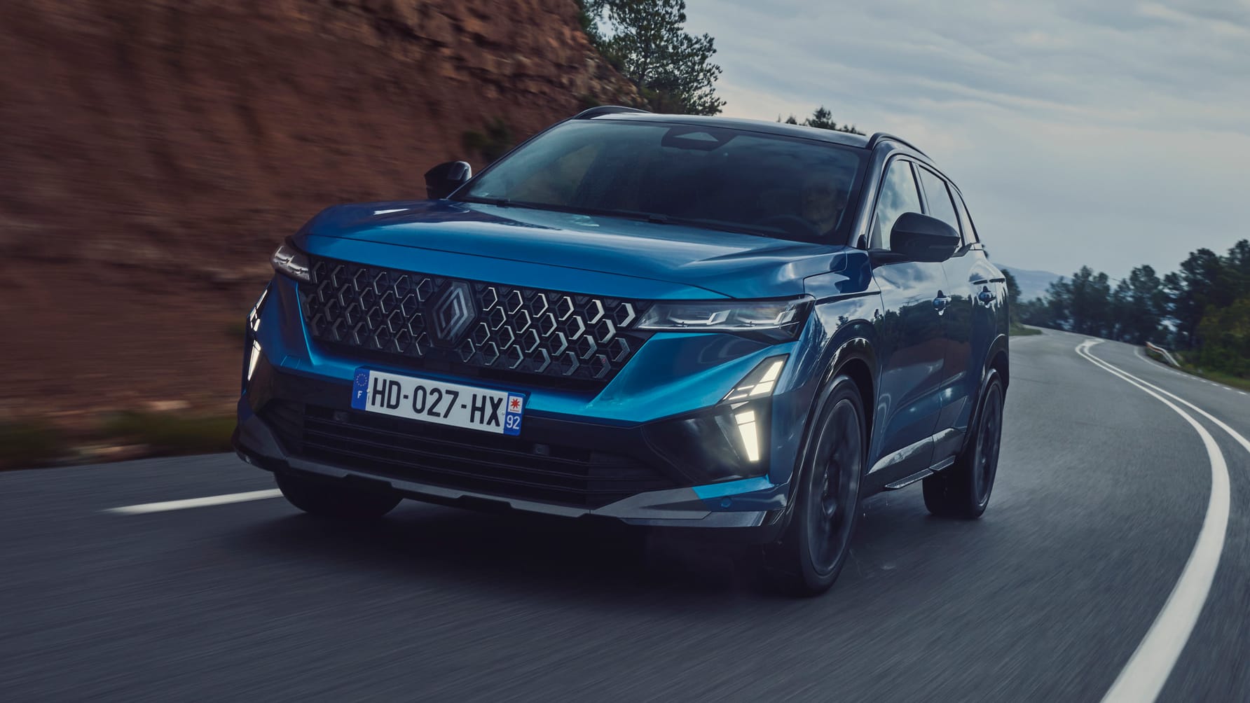 Renault Austral Interior Layout & Technology | Top Gear