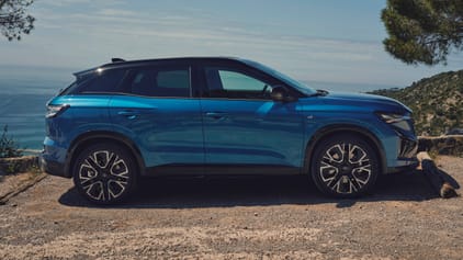 Renault Austral Interior Layout & Technology | Top Gear