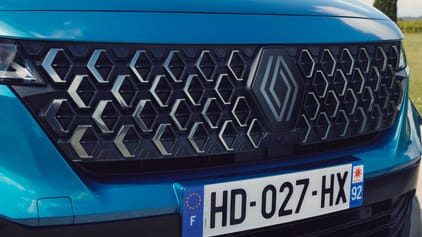 Renault Austral Interior Layout & Technology | Top Gear