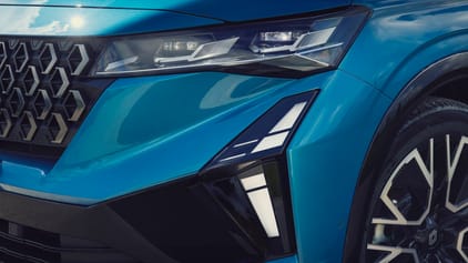 Renault Austral Interior Layout & Technology | Top Gear