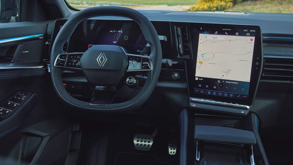 Renault Austral Interior Layout & Technology | Top Gear