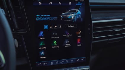 Renault Austral Interior Layout & Technology | Top Gear