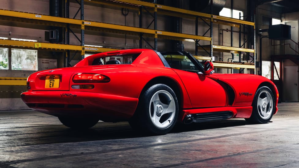 Best ever V10s: the massive 8.0-litre in the wild Dodge Viper | Top Gear