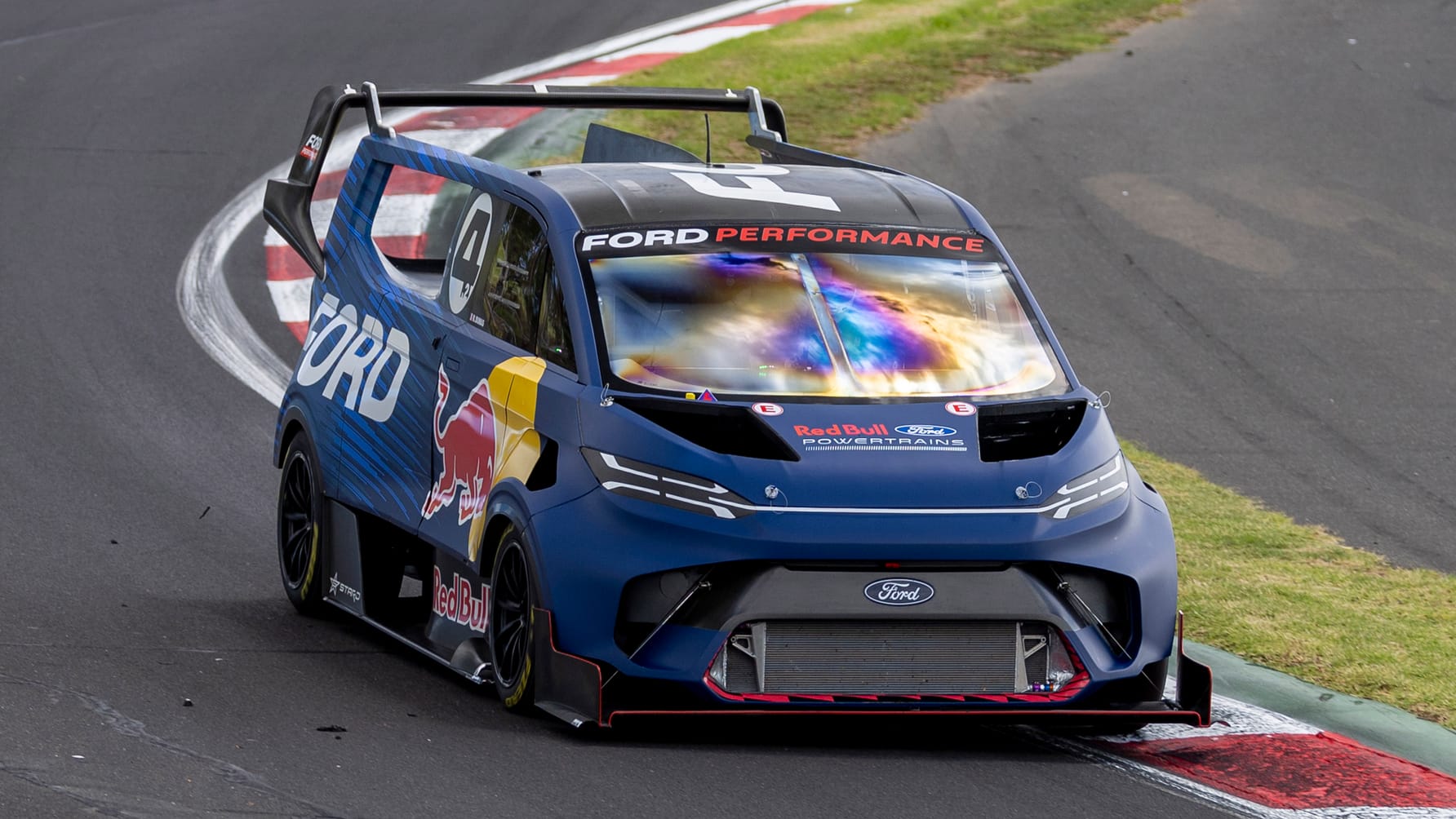 Ford’s 2,000bhp Transit SuperVan sets ‘Ring record in honour of Sabine Schmitz | Top Gear