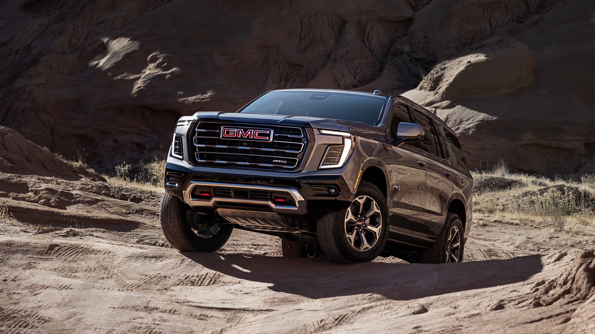 GMC Yukon Interior Layout & Technology | Top Gear