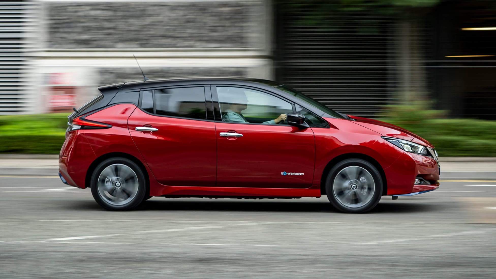 Nissan Leaf (2017-2025) Interior Layout & Technology | Top Gear