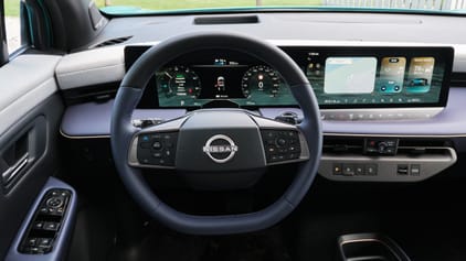 Nissan Leaf Interior Layout & Technology | Top Gear