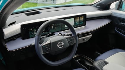 Nissan Leaf Interior Layout & Technology | Top Gear