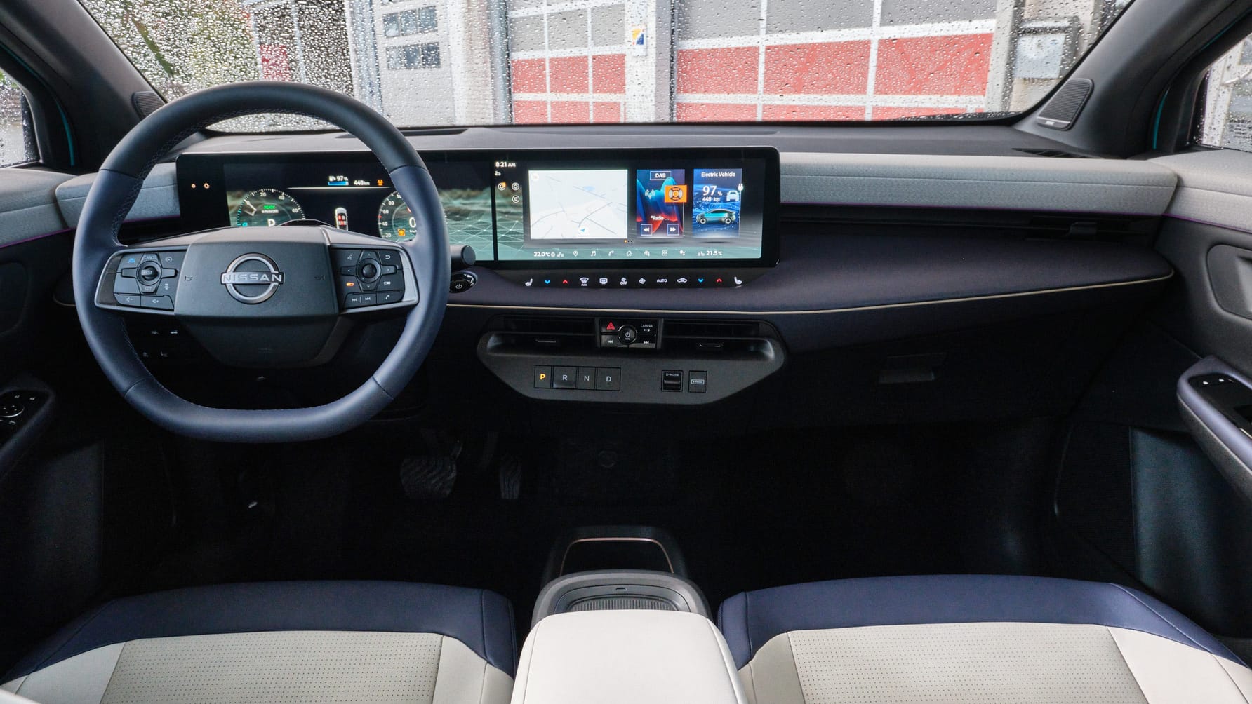 Nissan Leaf Interior Layout & Technology | Top Gear