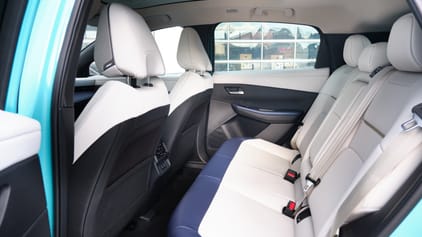 Nissan Leaf Interior Layout & Technology | Top Gear