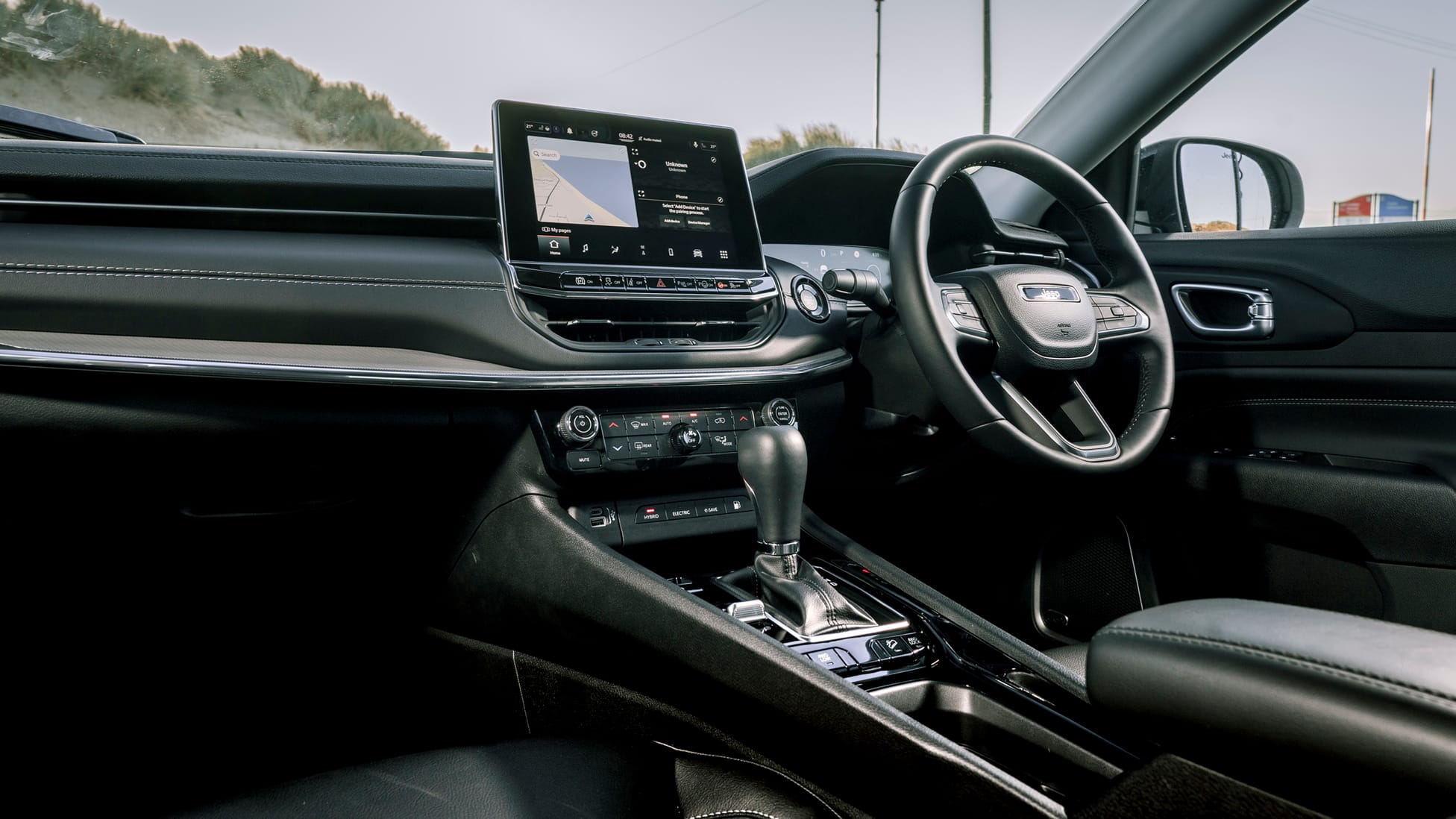 Jeep Compass (2017-2025) Interior Layout & Technology | Top Gear