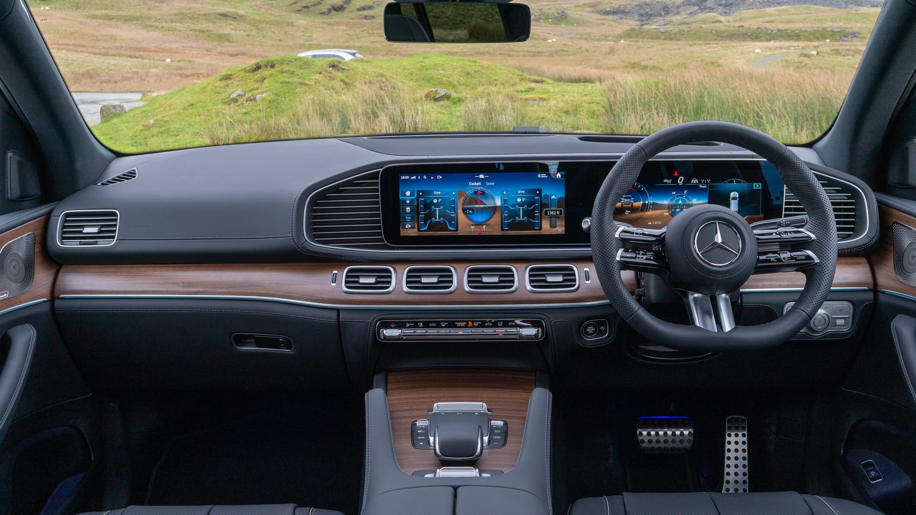 Mercedes-Benz GLS Interior Layout & Technology | Top Gear