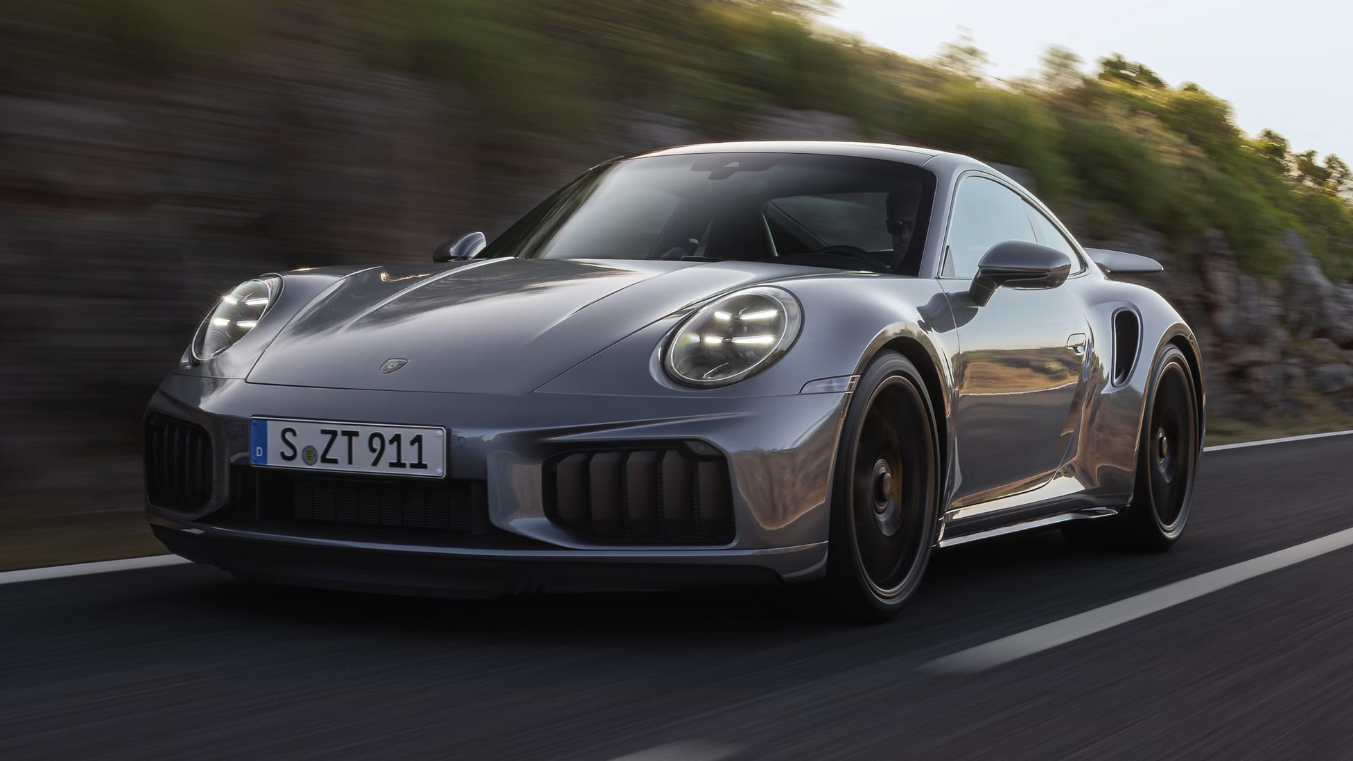 The new 701bhp Porsche 911 Turbo S launches as fast as a Bugatti | Top Gear