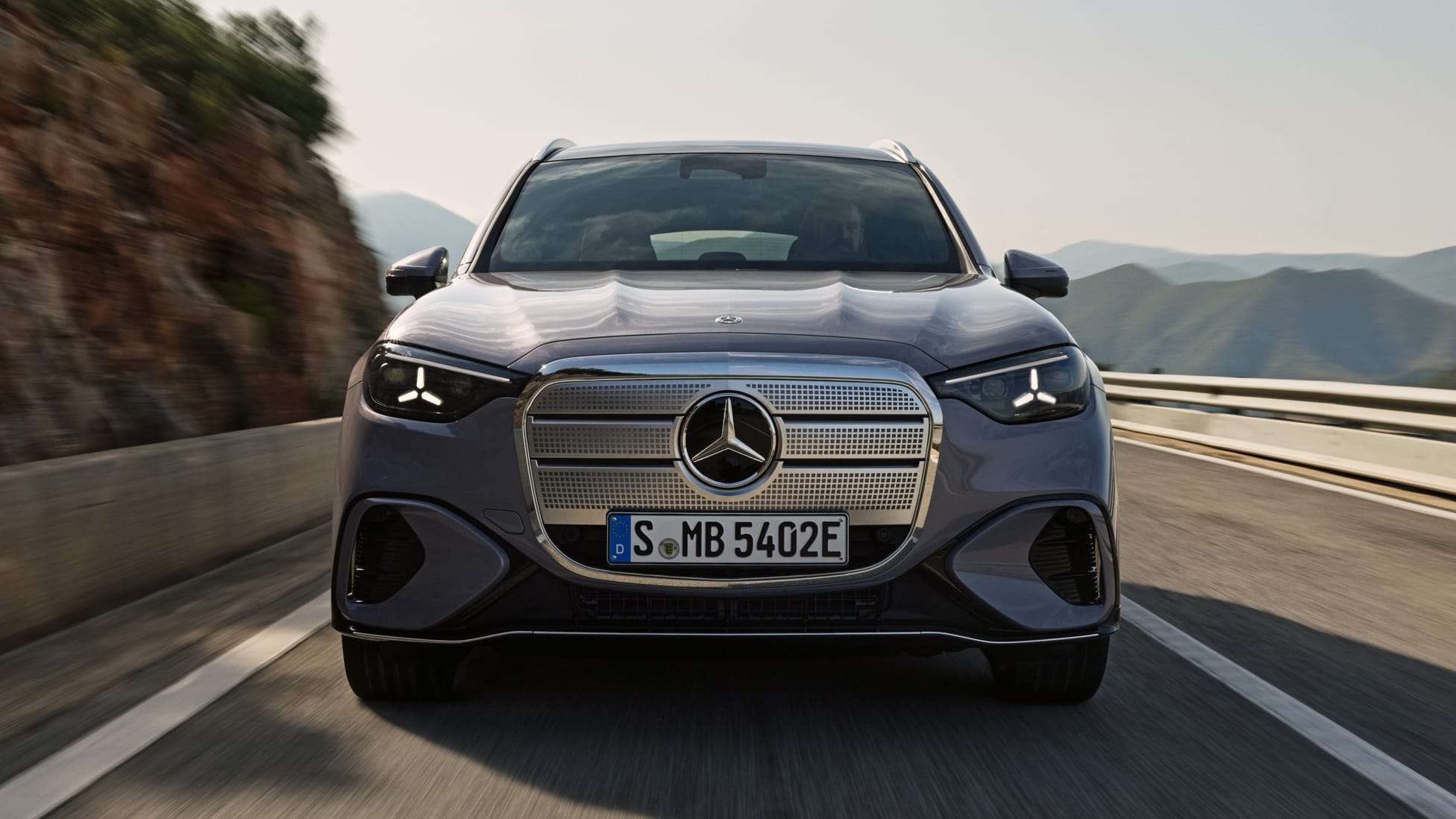 Good grief, the new Mercedes GLC has a MASSIVE illuminated grille | Top ...