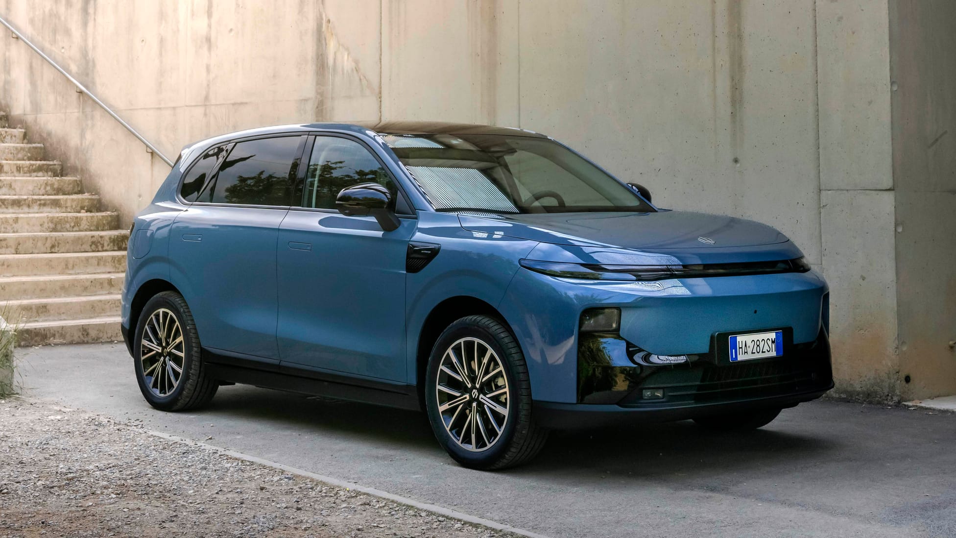 Leapmotor B10 Interior Layout & Technology | Top Gear