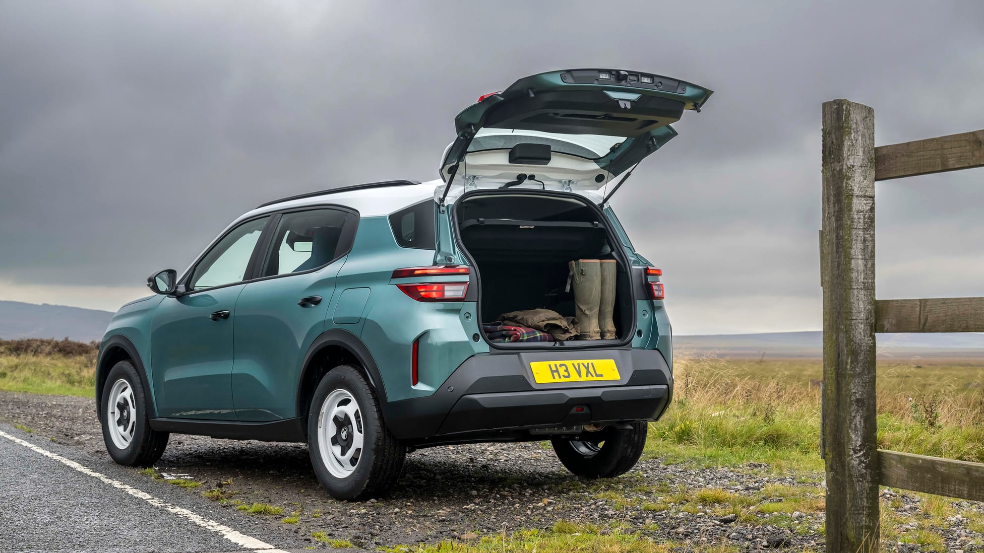 Vauxhall Frontera Interior Layout & Technology | Top Gear