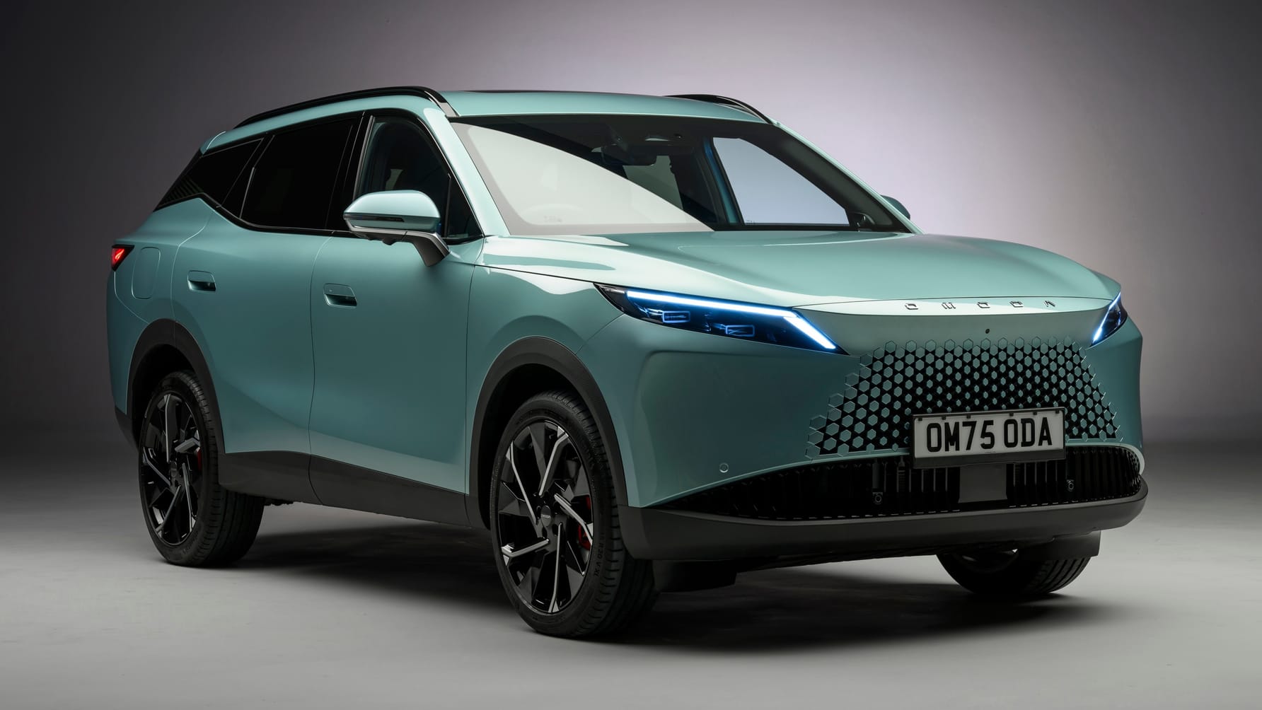 The Omoda 7 will cost from under £30k when it arrives in the New Year ...