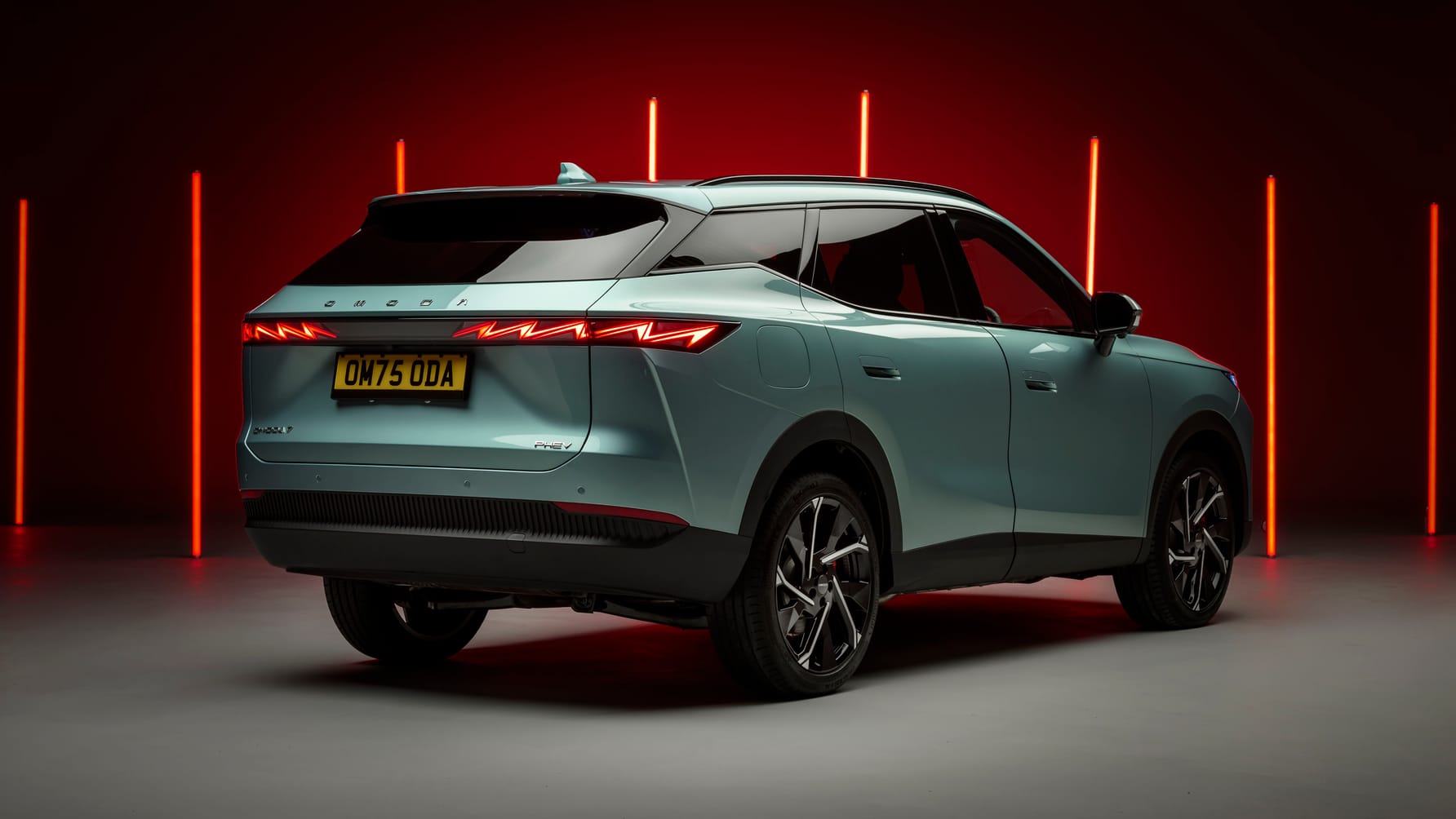 The Omoda 7 will cost from under £30k when it arrives in the New Year ...