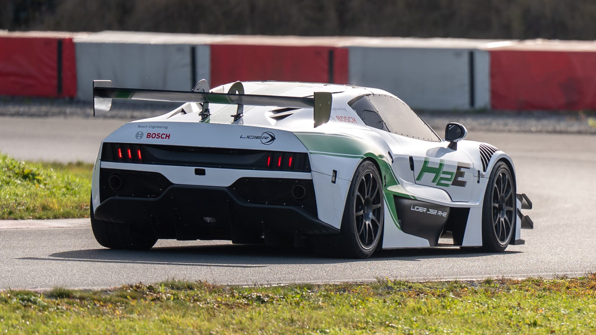 This hydrogen-powered V6 racecar is here to save the combustion engine ...