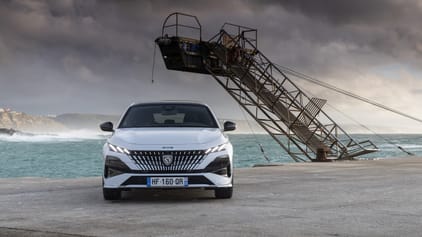 Peugeot 308 Interior Layout & Technology | Top Gear