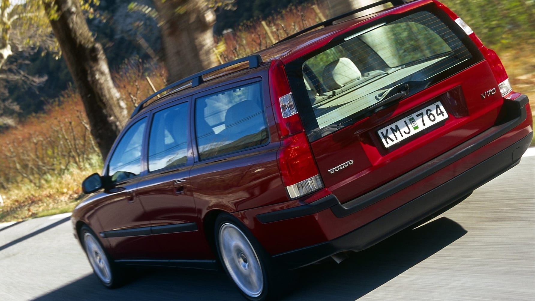 Opinion: it's time to bring back the Volvo V70 and its rear-facing jump ...