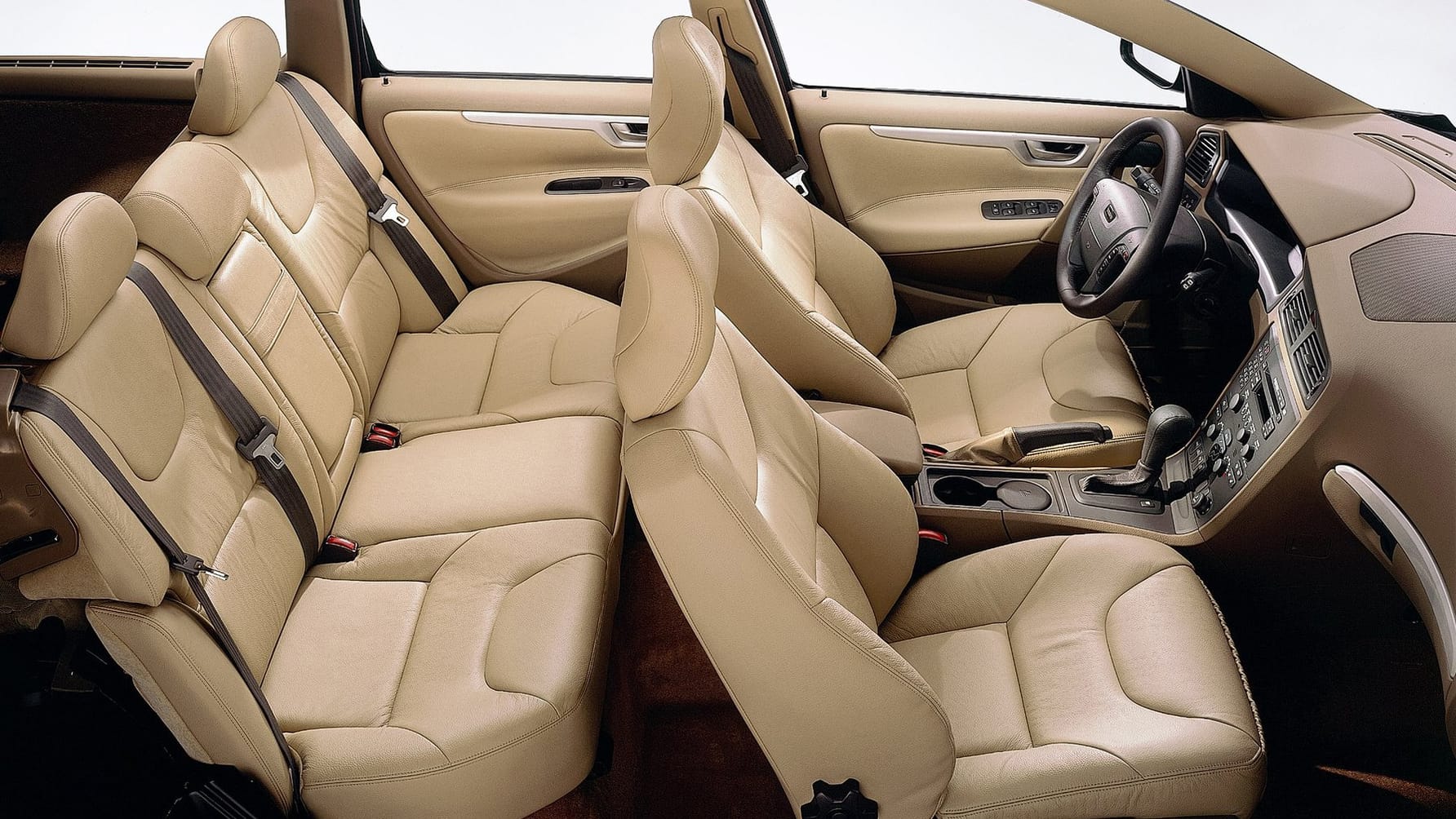 Opinion: it's time to bring back the Volvo V70 and its rear-facing jump ...