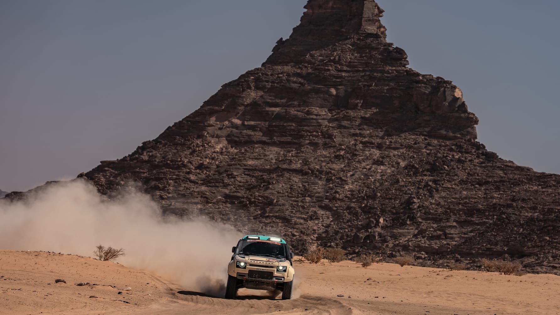 Baciuška stretches Dakar lead for Defender as Peterhansel hits trouble ...