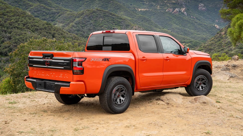 Nissan Frontier (US) Driving, Engines & Performance | Top Gear