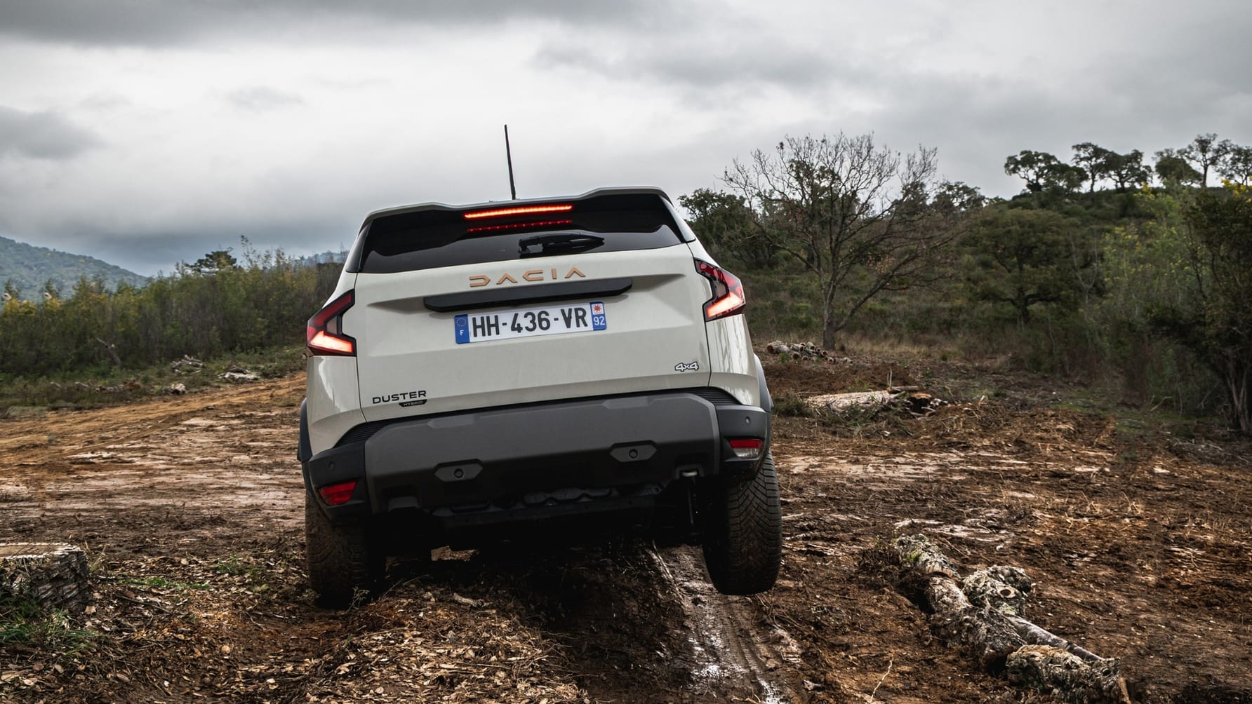 Dacia is introducing a new 4x4 powertrain to its Duster and Bigster ...