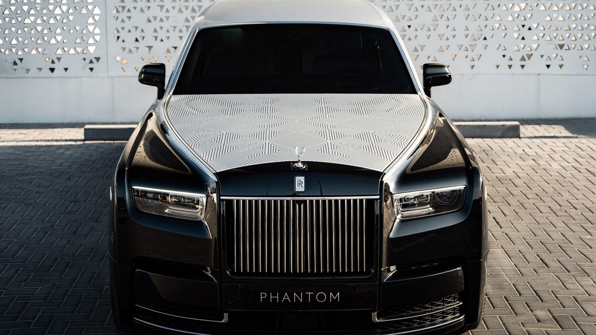This one-off Rolls-Royce Phantom gets a bonnet etched by frickin ...