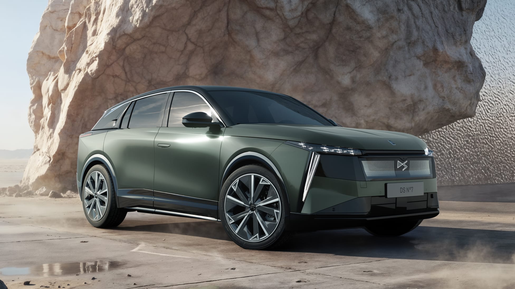 This is the new DS No7, and the long-range e-version claims 460 miles ...